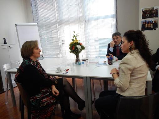 Hildigund Neubert, stellvertretende Vorsitzende der KAS im Gespräch mit ...