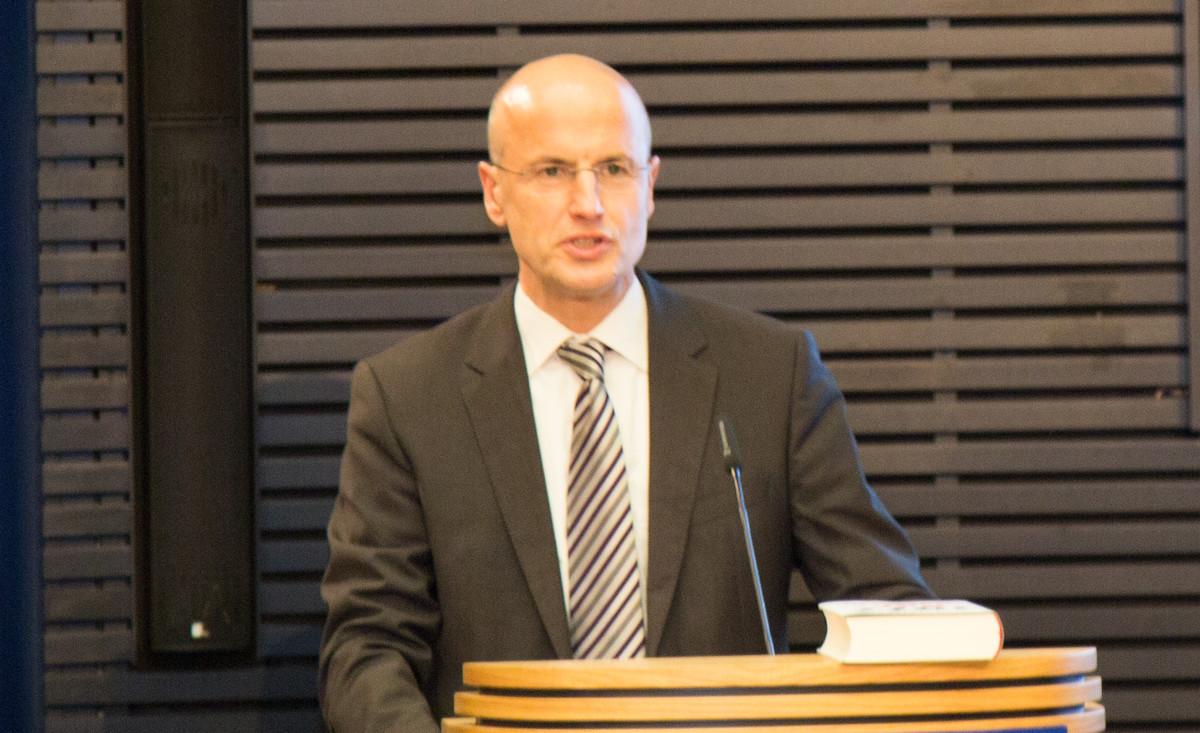 Alles andere als ein abgeschlossenes Kapitel - Politisches ...